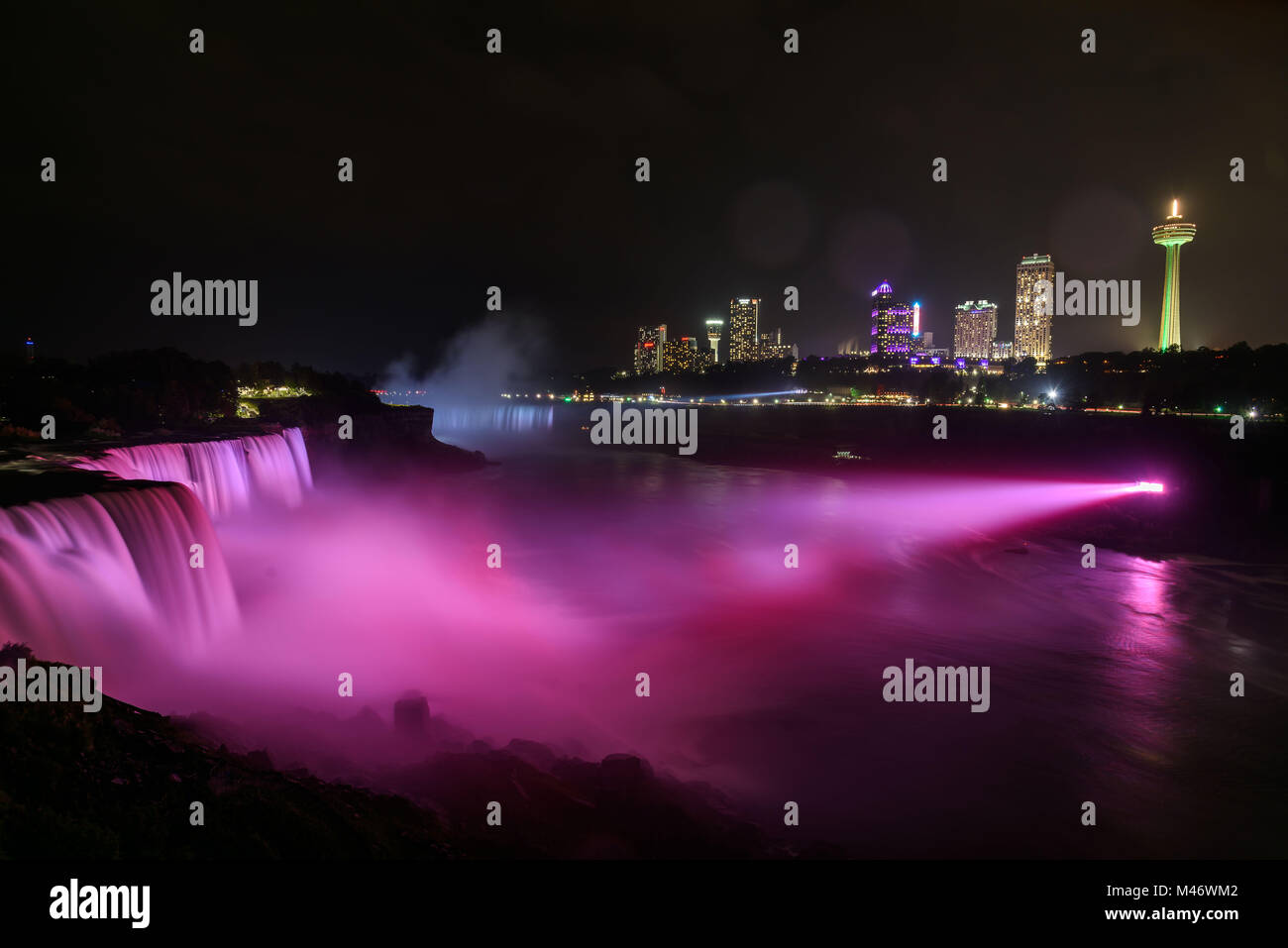 The falls of Niagara illuminated by night Stock Photo - Alamy