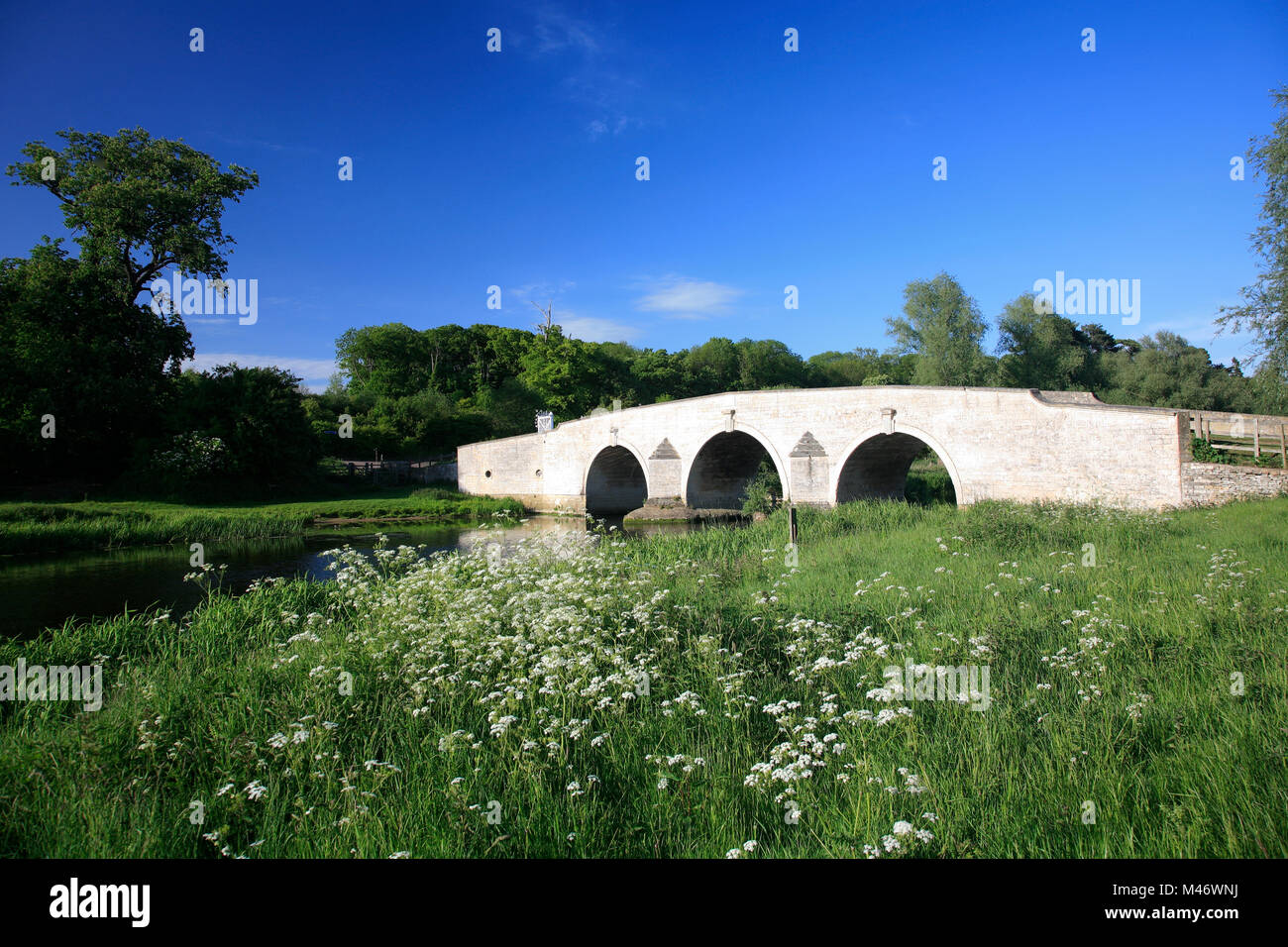 Milton Ferry Stone Bridge over the river Nene, Ferry Meadows country ...