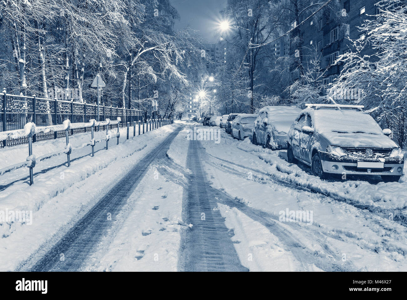 Cars under the snow on the night winter city street Stock Photo - Alamy