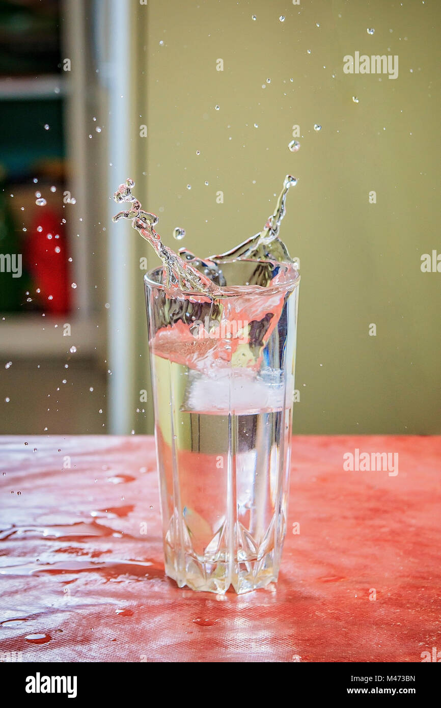 Splash of water in kitchen glass Stock Photo - Alamy