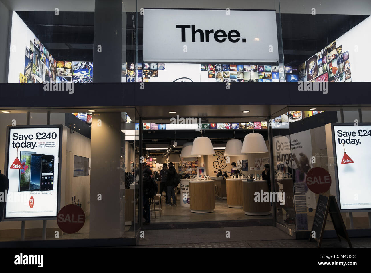 London, UK. 30th Jan, 2018. Three. store seen in London famous Oxford ...