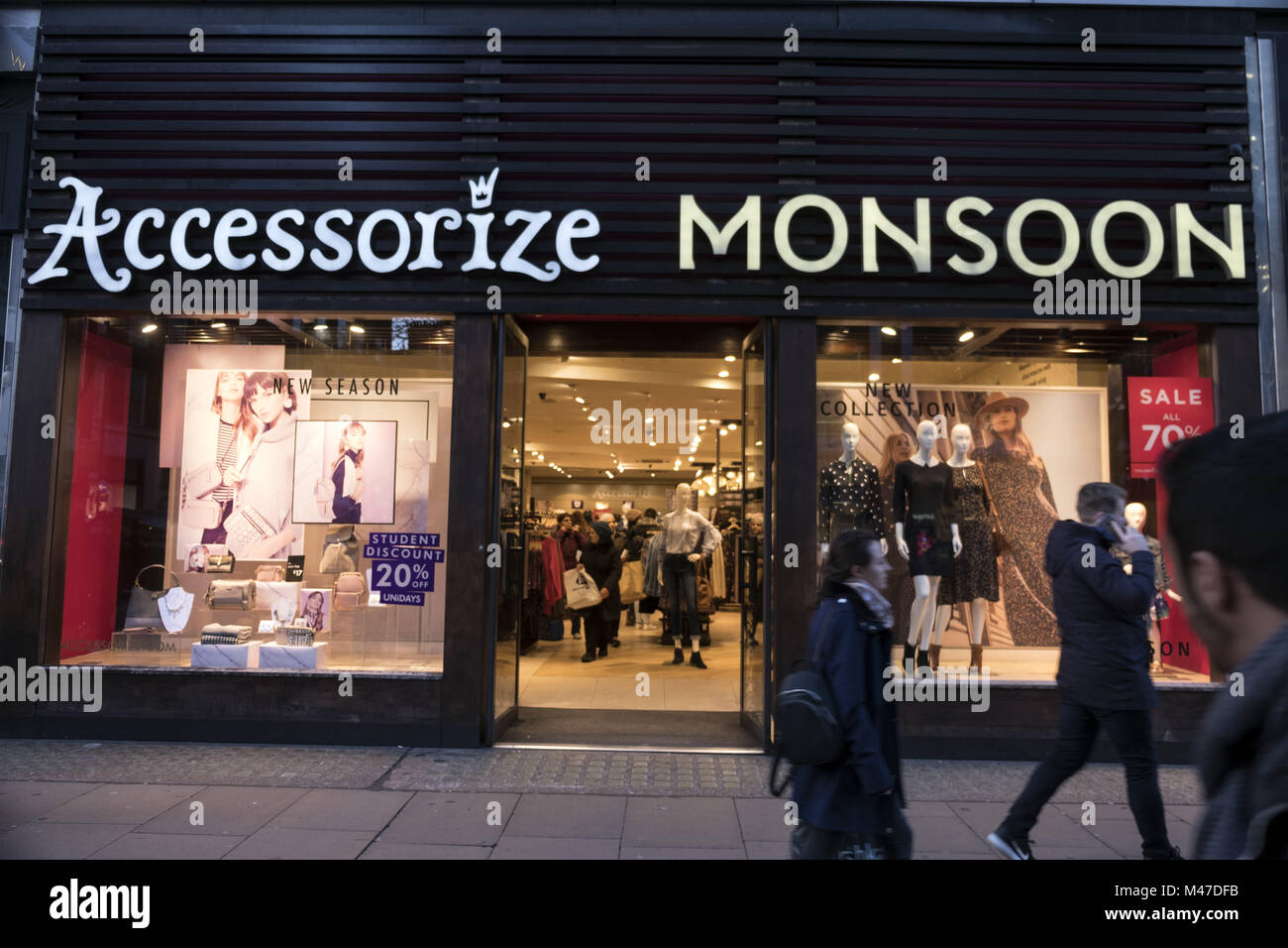 Shopping at monsoon accessorize hi-res stock photography and images - Alamy