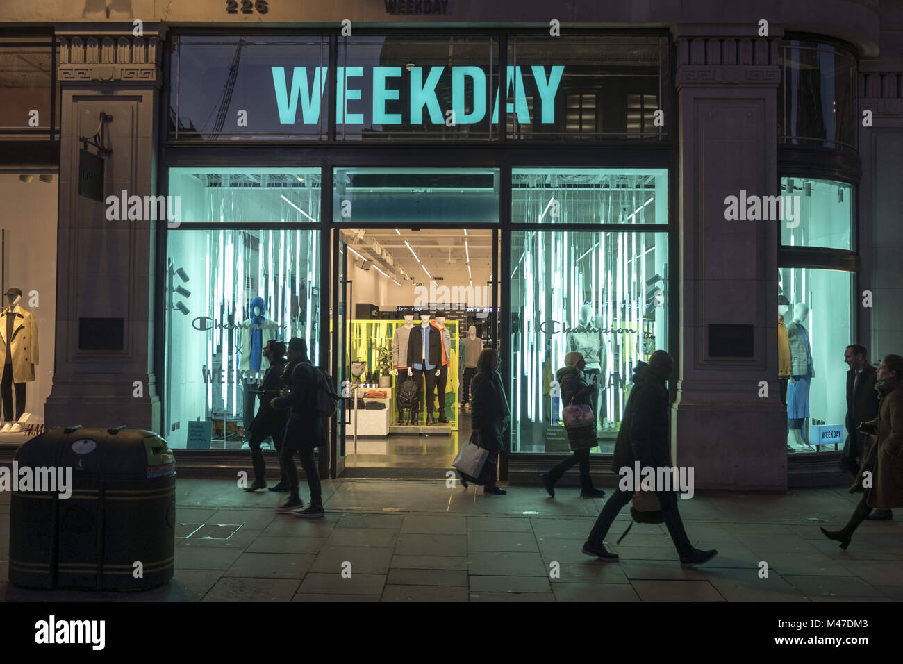 Weekday shop front High Resolution Stock Photography and Images - Alamy