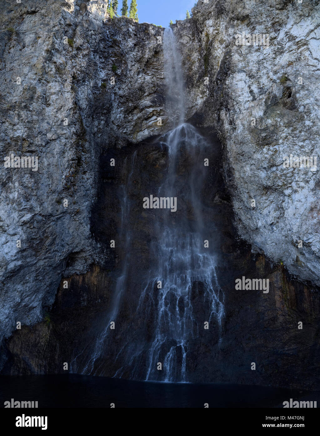 Yellowstone waterfall and hiking hi-res stock photography and images ...