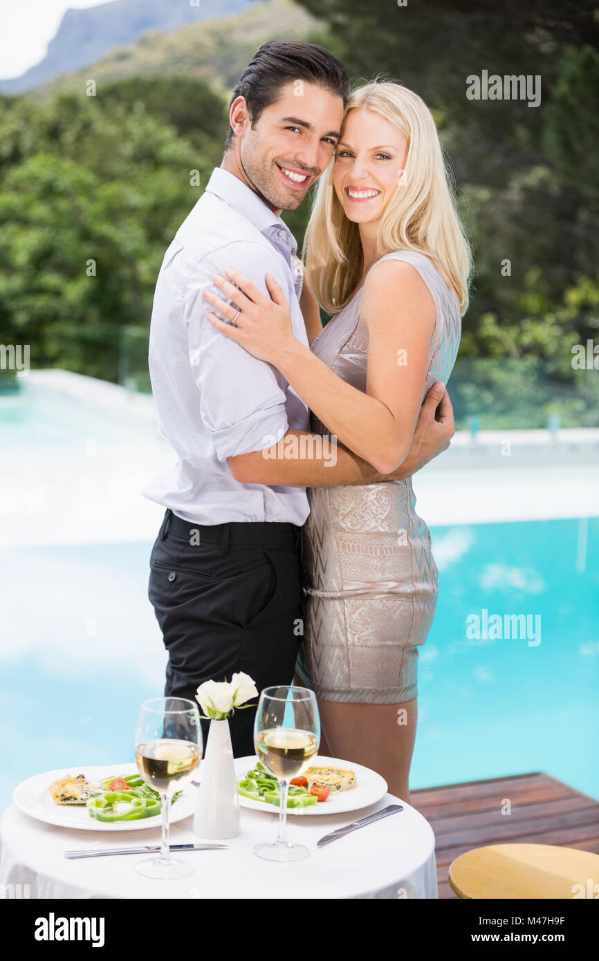 Couple hugging swimming pool hi-res stock photography and images - Alamy