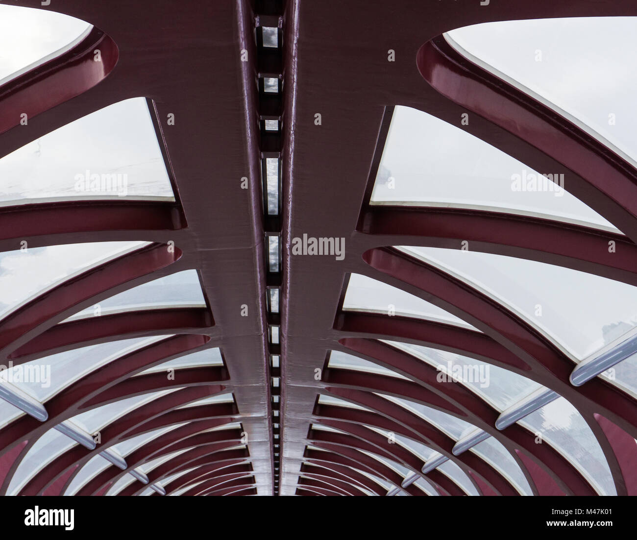 Curve architecture skylight hi-res stock photography and images - Alamy