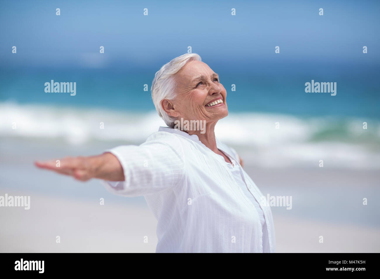 Posing outstretched arms hi-res stock photography and images - Alamy