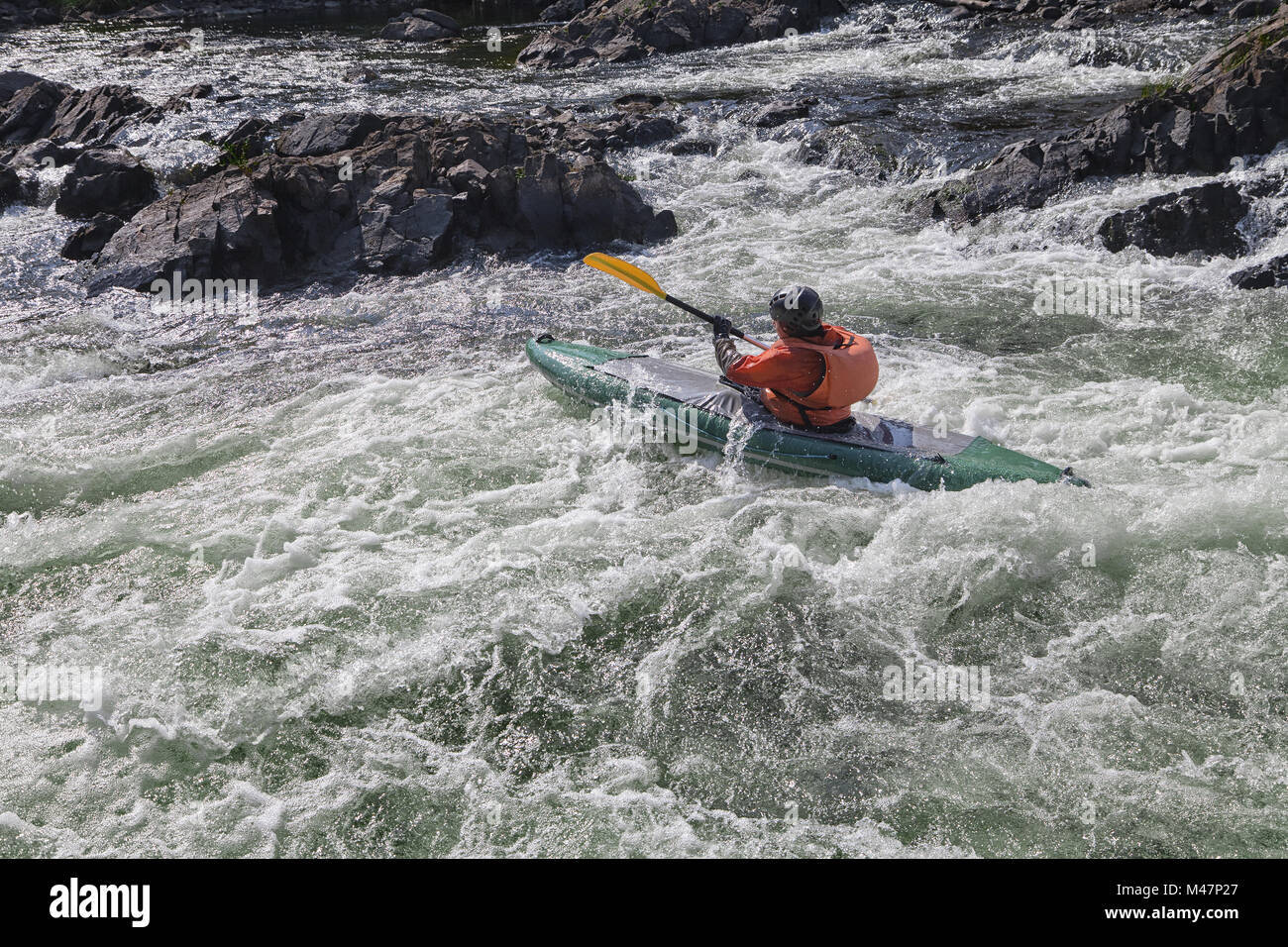 Falling in water canoe hi-res stock photography and images - Alamy