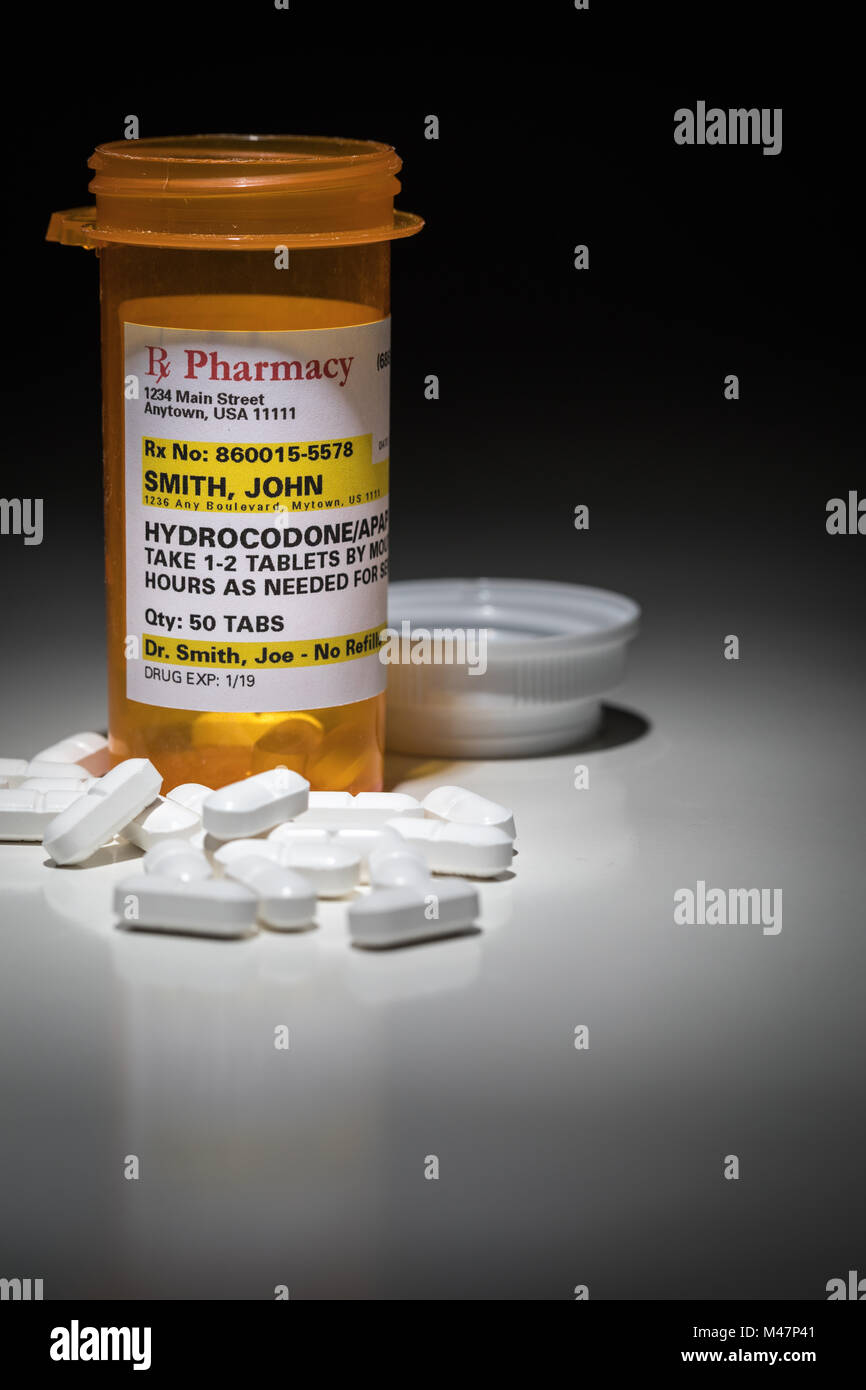 Bottles of pain killers hi-res stock photography and images - Alamy