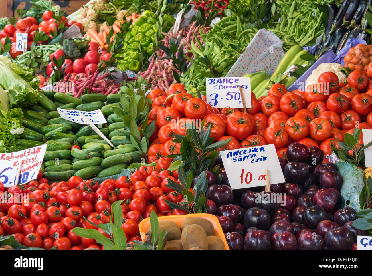 Vegetables on a turkish market in Istanbul Stock Photo - Alamy