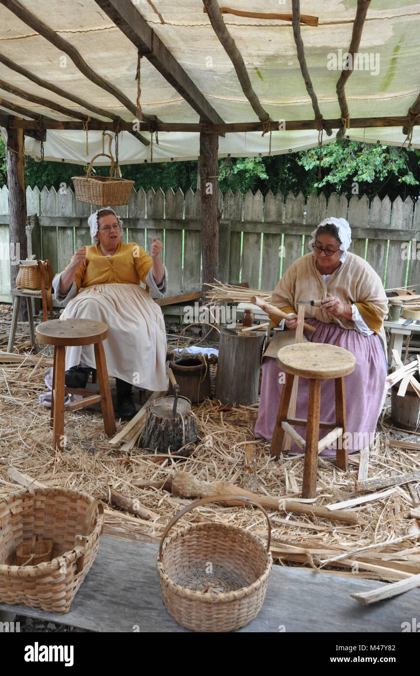 Basketmaker in Colonial Williamsburg in Virginia Stock Photo - Alamy