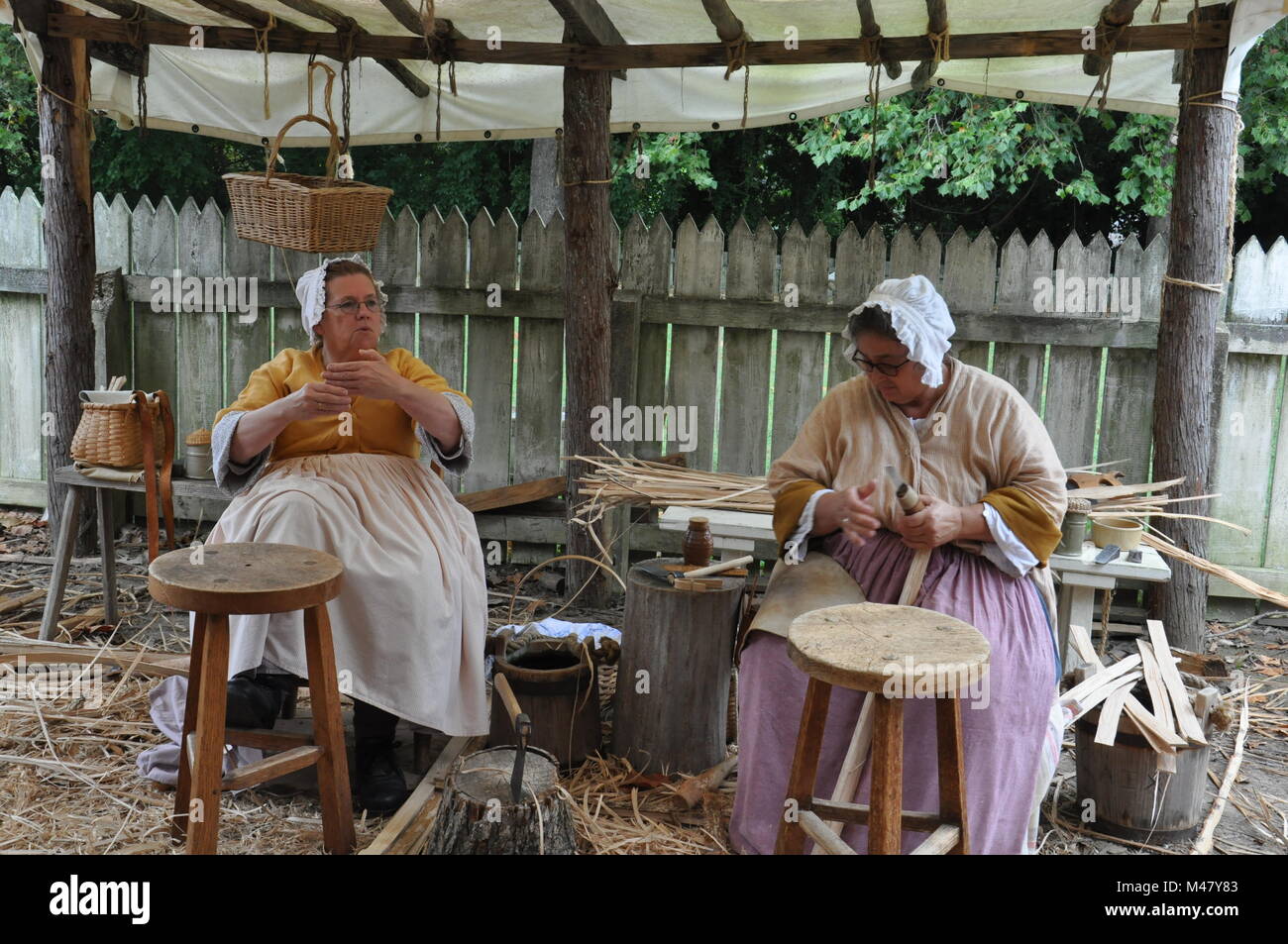 Basketmaker in Colonial Williamsburg in Virginia Stock Photo - Alamy