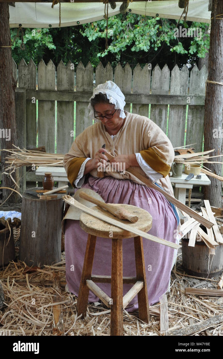Basketmaker in Colonial Williamsburg in Virginia Stock Photo - Alamy