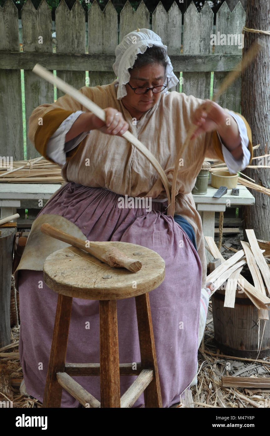 Basketmaker in Colonial Williamsburg in Virginia Stock Photo - Alamy