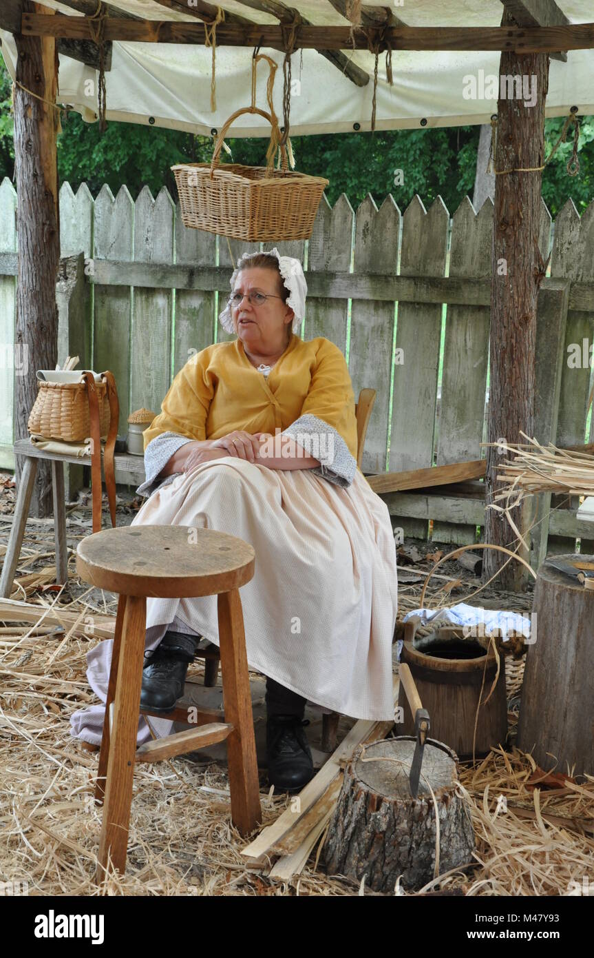 Basketmaker in Colonial Williamsburg in Virginia Stock Photo - Alamy
