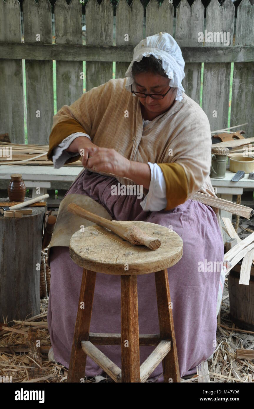 Basketmaker in Colonial Williamsburg in Virginia Stock Photo - Alamy
