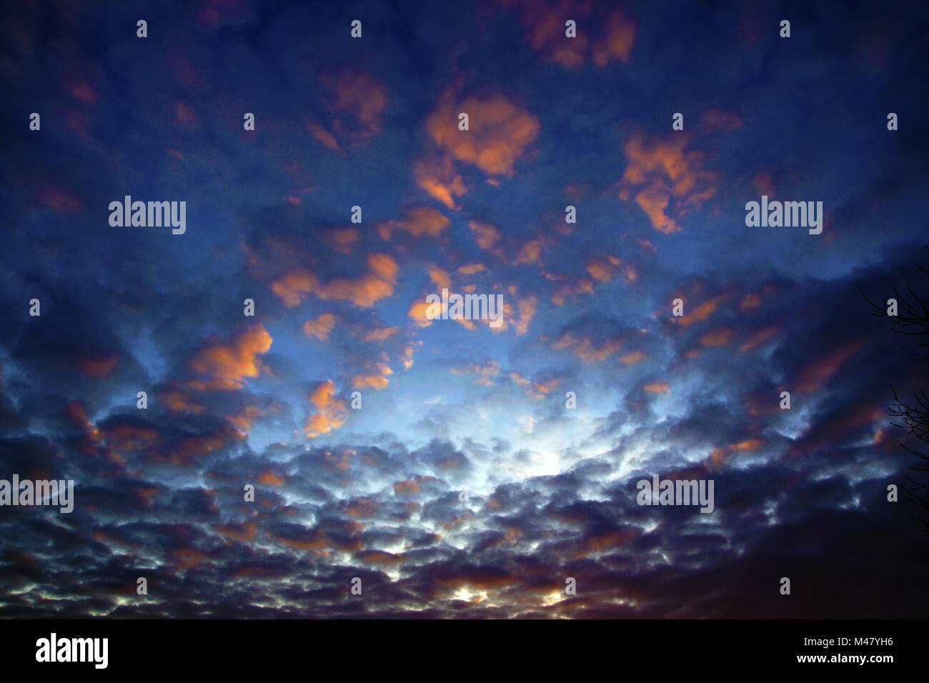 Vibrant sky colors hi-res stock photography and images - Alamy