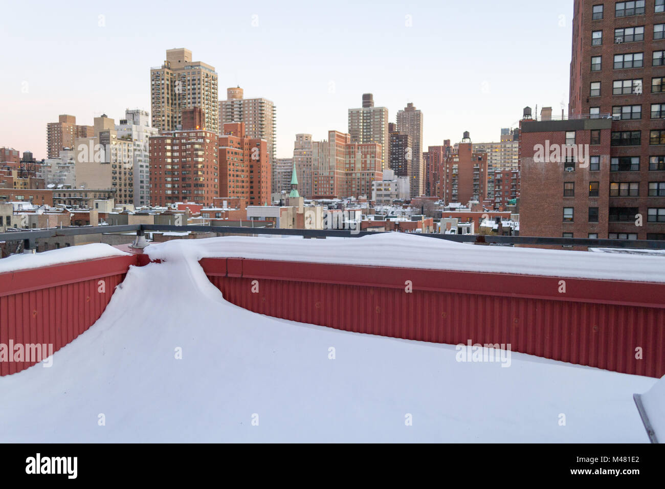 Covered skyscrapers hi-res stock photography and images - Alamy