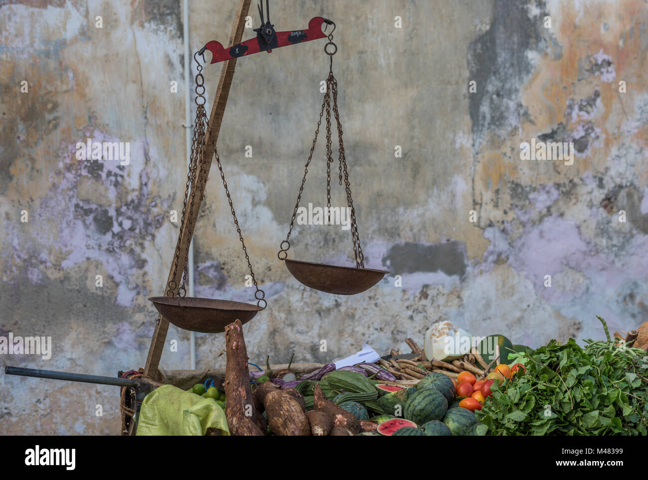 Traditional balance scales india hi-res stock photography and images ...