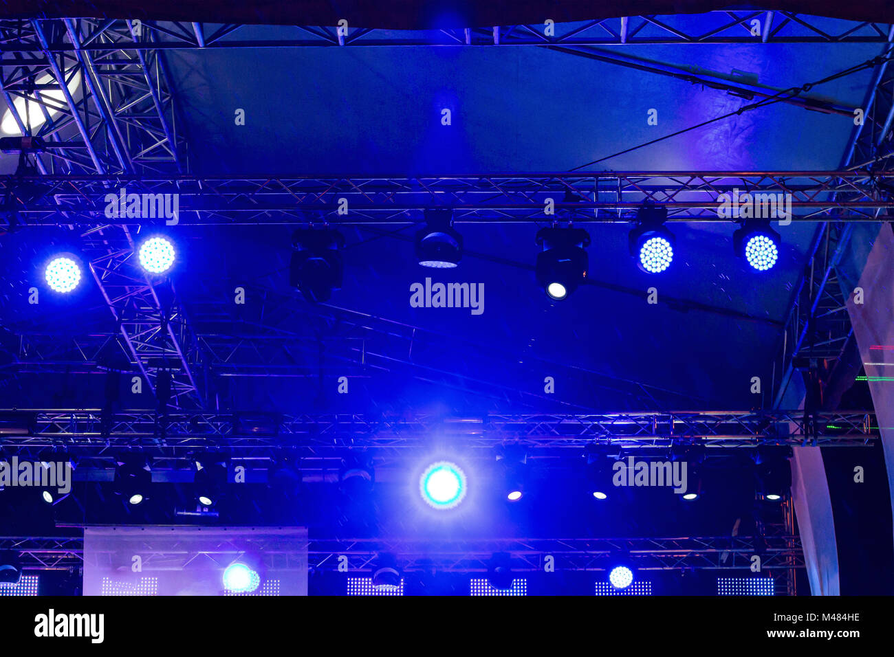Rain on stage hi-res stock photography and images - Alamy