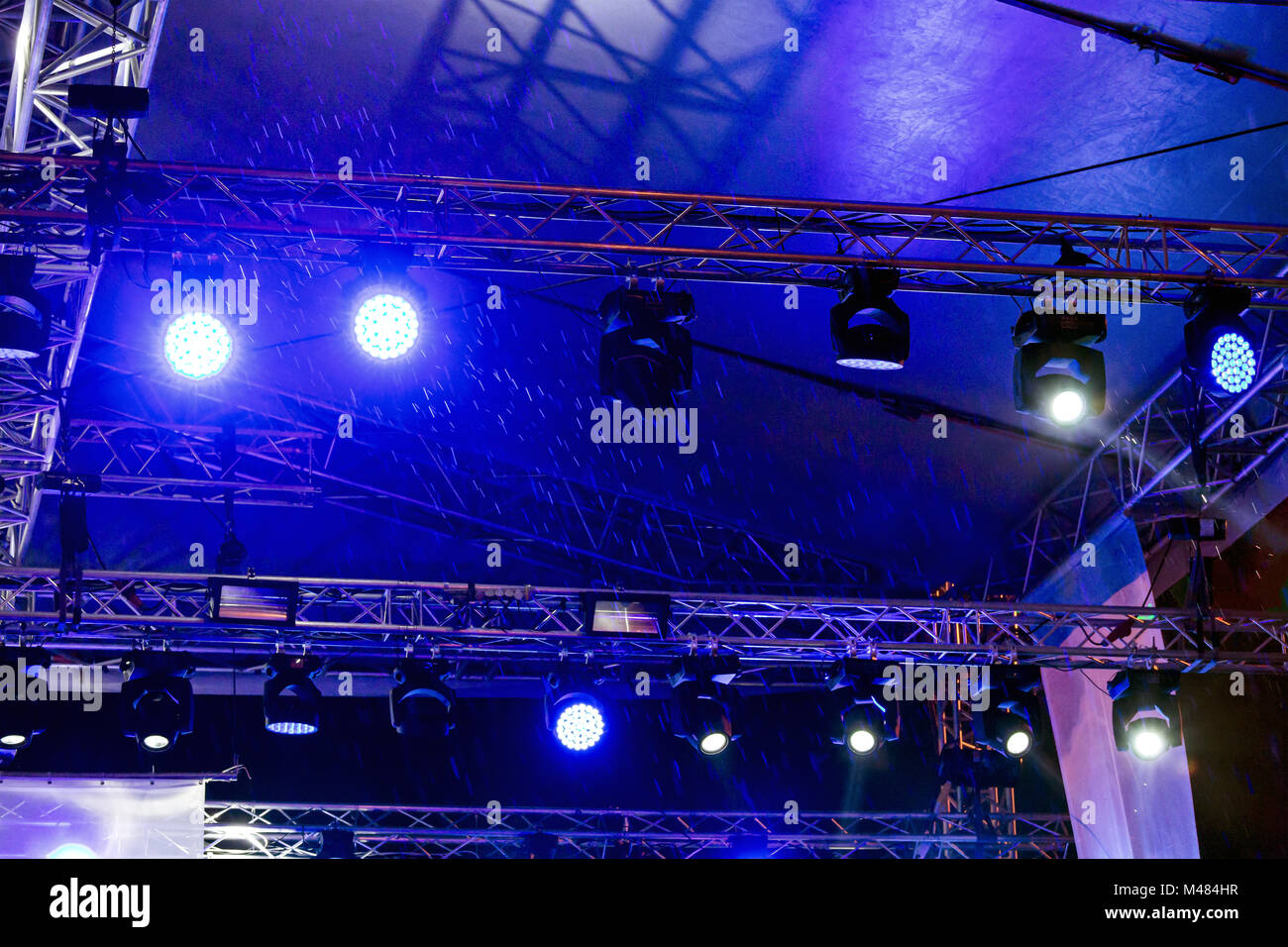 Rain on stage hi-res stock photography and images - Alamy