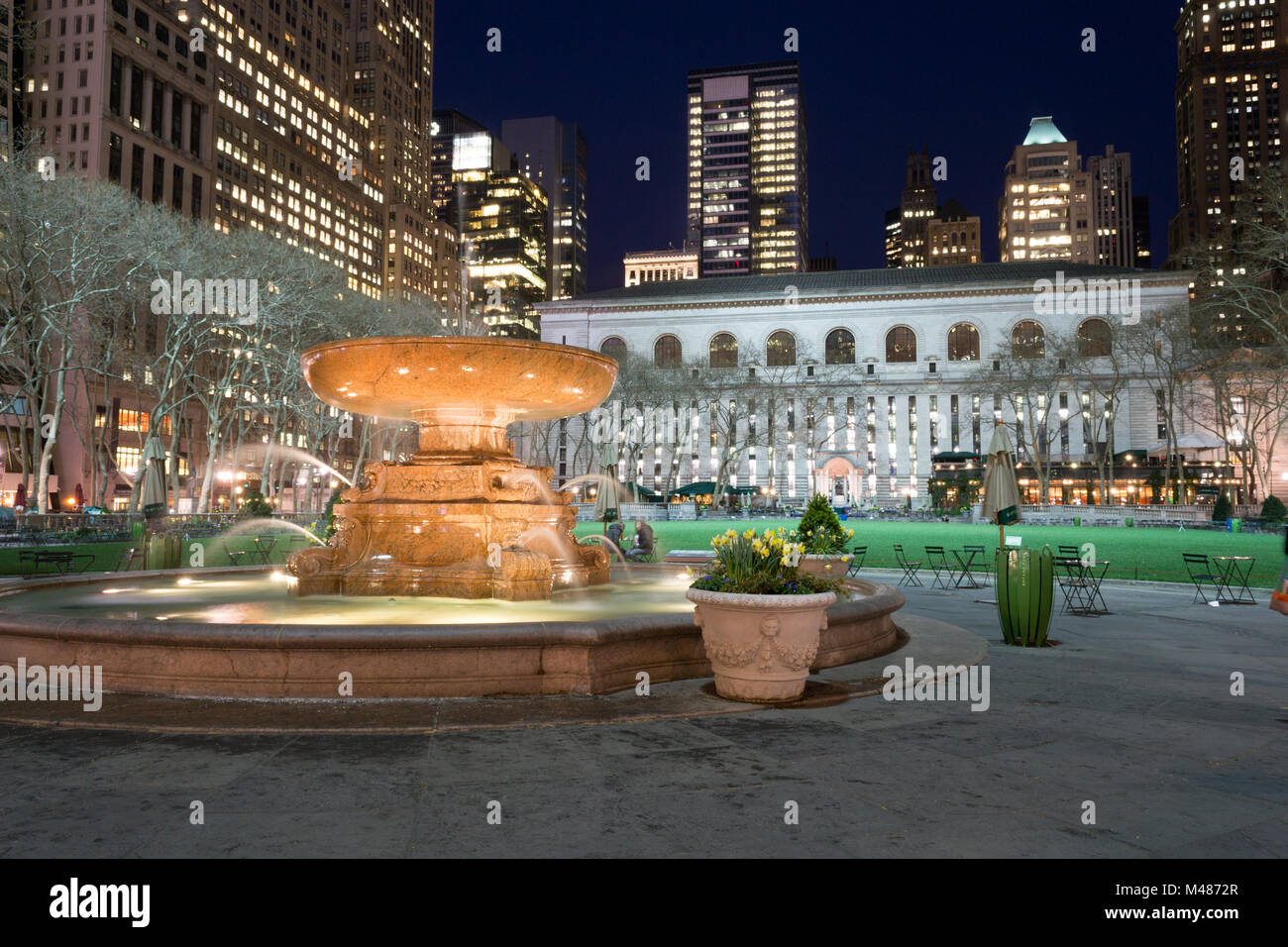 Front fountain hi-res stock photography and images - Alamy