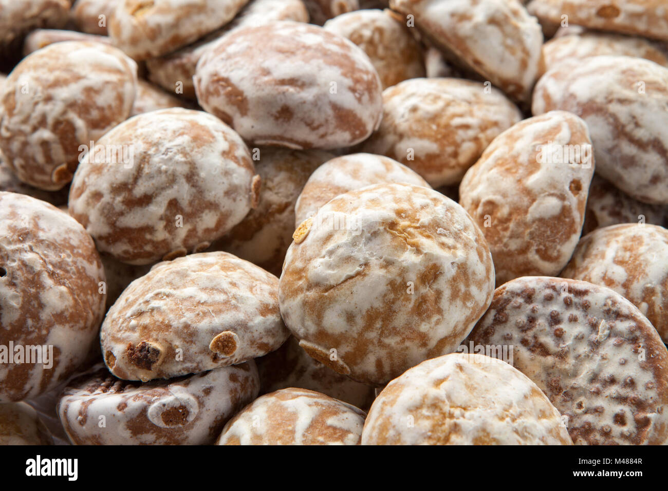 Pile of round gingerbread small cakes with sugar powder Stock Photo - Alamy