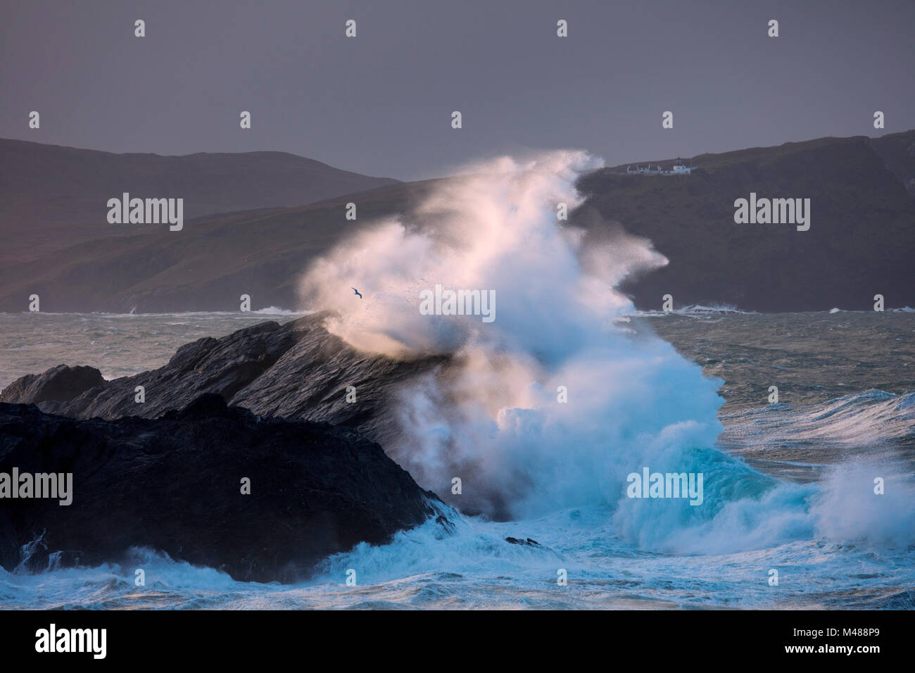Wave crashing against rocks hi-res stock photography and images - Alamy