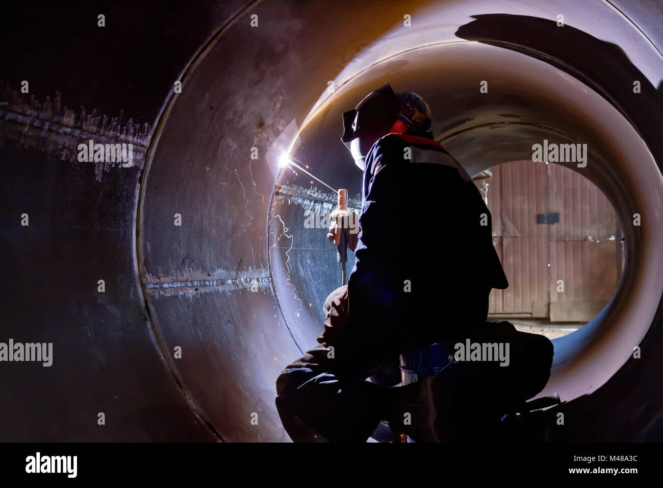 welder weld root weld from inside of big pipe Stock Photo - Alamy