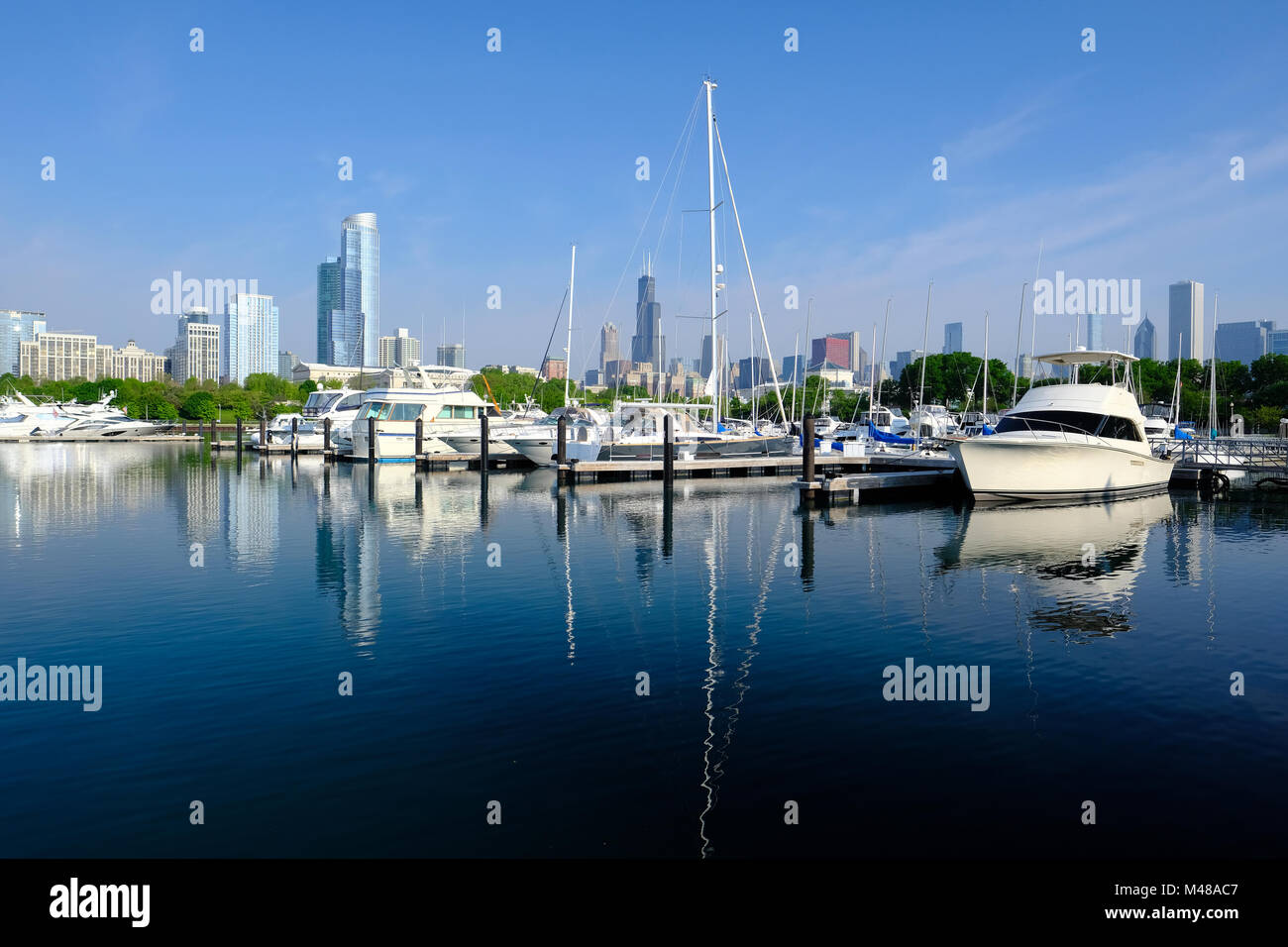 Urban marina and Chicago skyline Stock Photo - Alamy