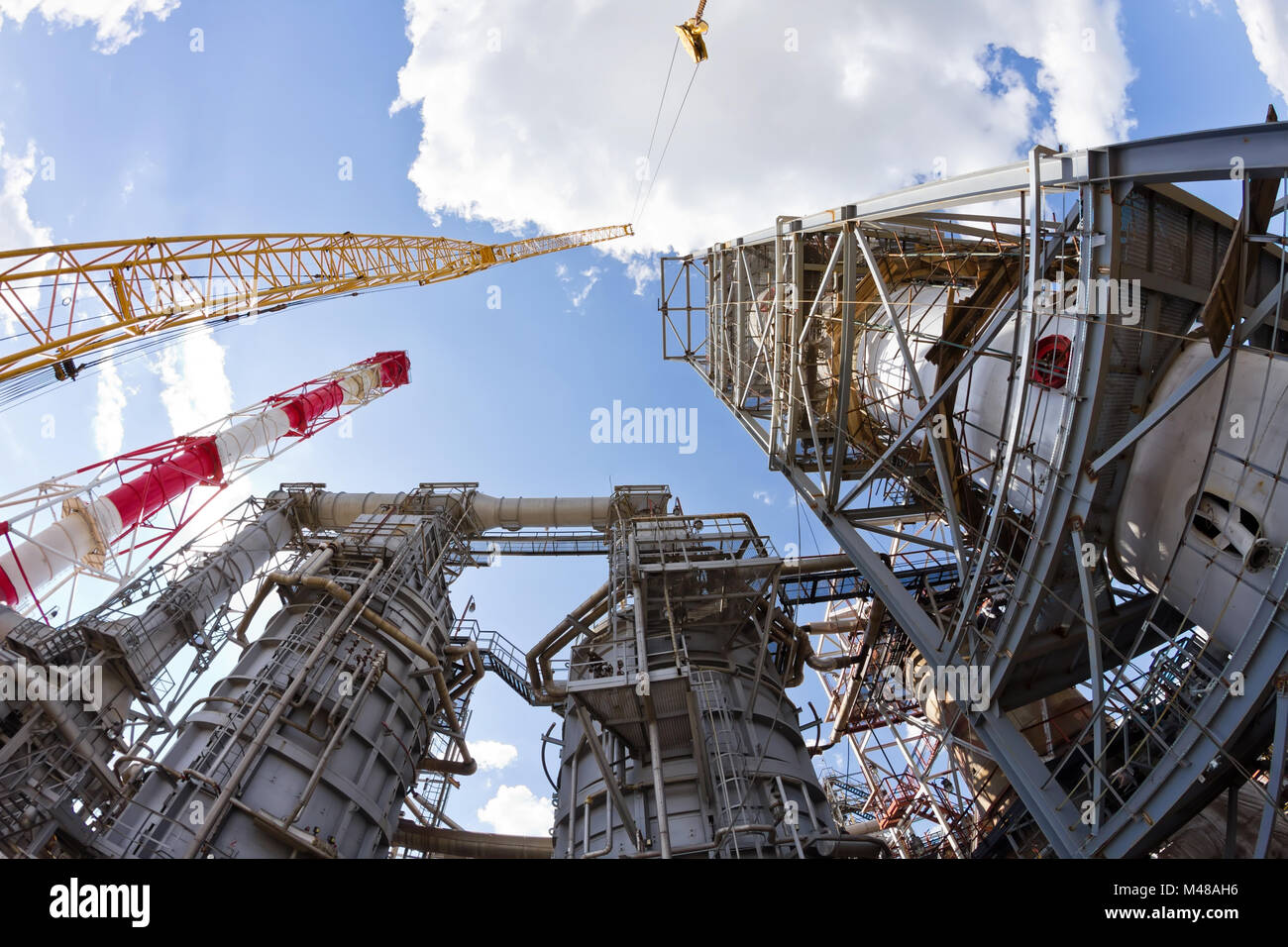 Assembly and installation of large vertical reactor at a refiner Stock ...