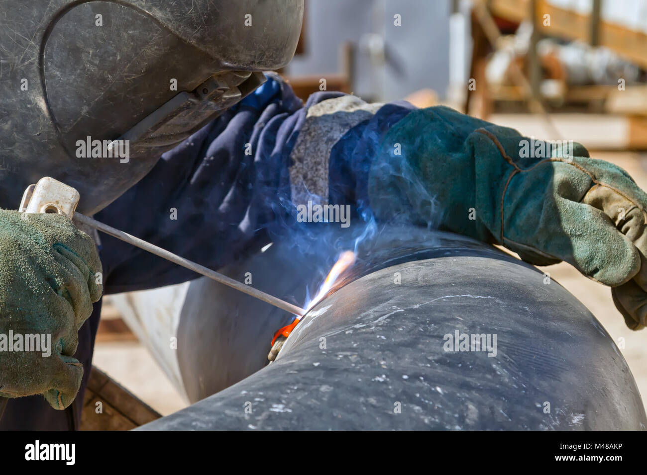 welder weld root weld from inside of big pipe Stock Photo - Alamy