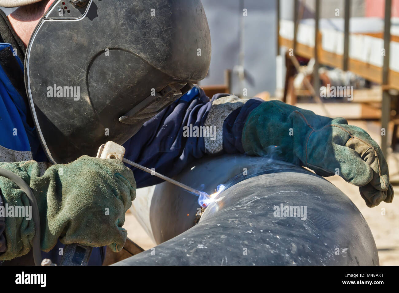 welder weld root weld from inside of big pipe Stock Photo - Alamy