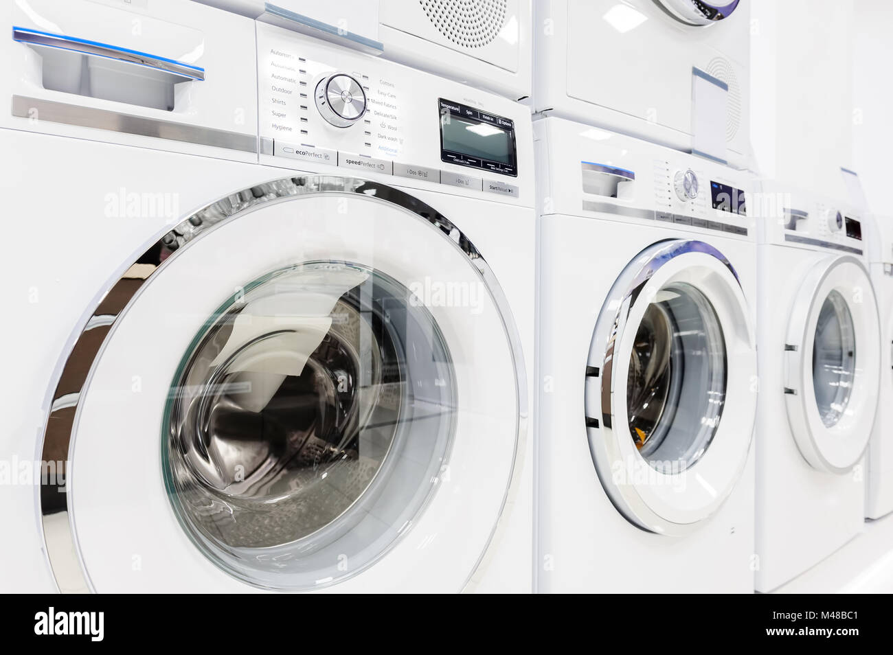 washing mashines in appliance store Stock Photo - Alamy