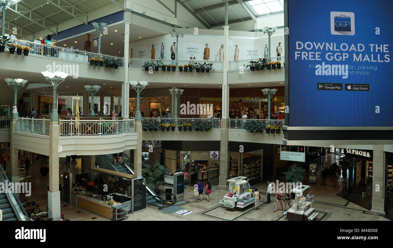 Bridgewater Commons shopping mall in Bridgewater, New Jersey Stock ...