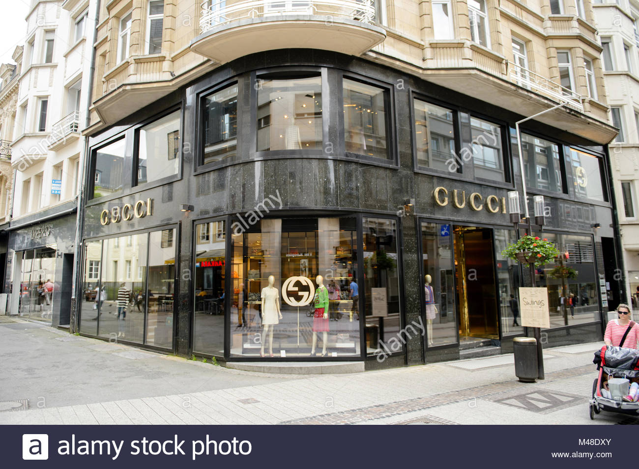 Gucci Shop Window Stock Photos & Gucci Shop Window Stock Images - Alamy