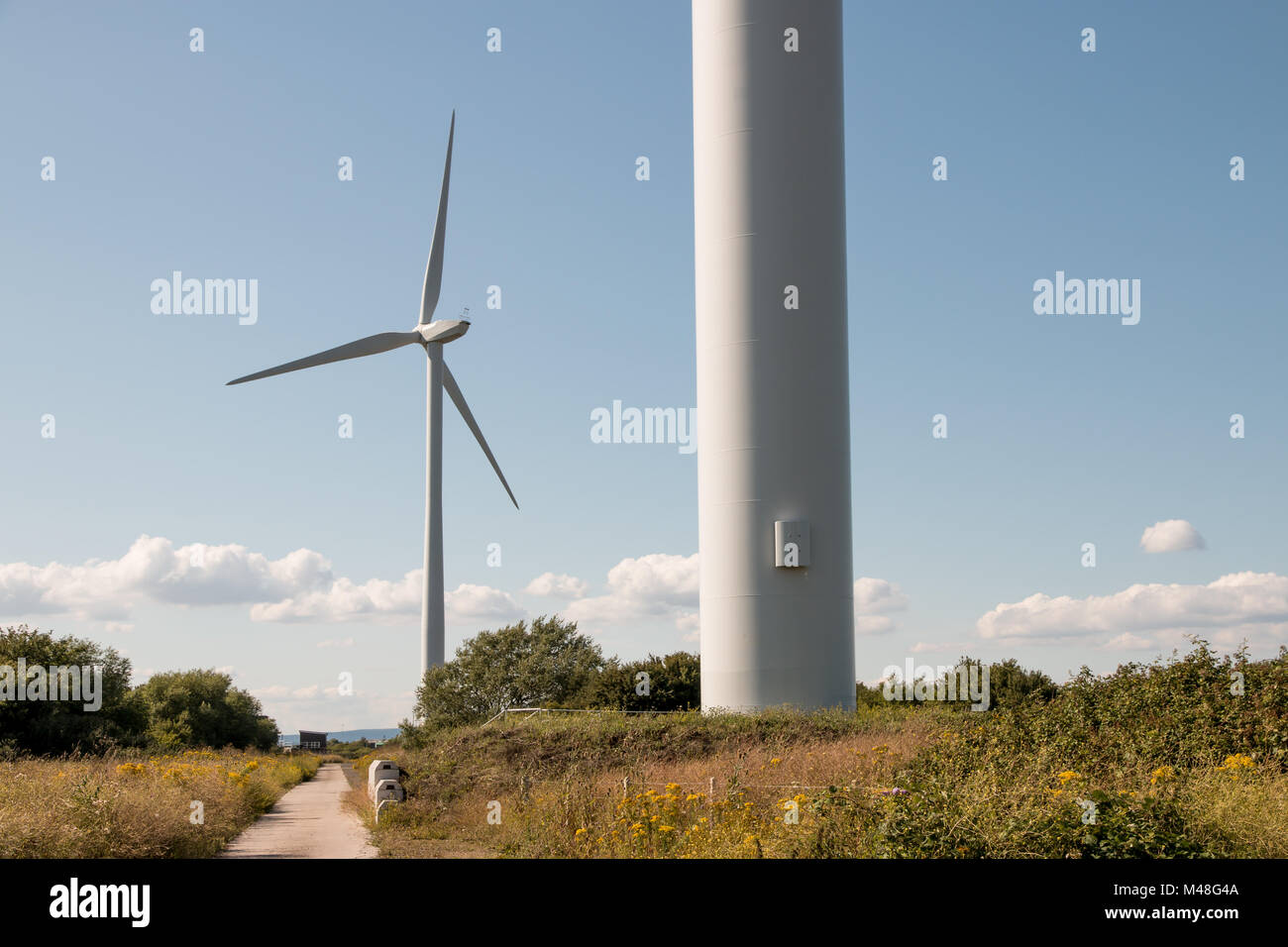 Onshore wind farms hi-res stock photography and images - Alamy