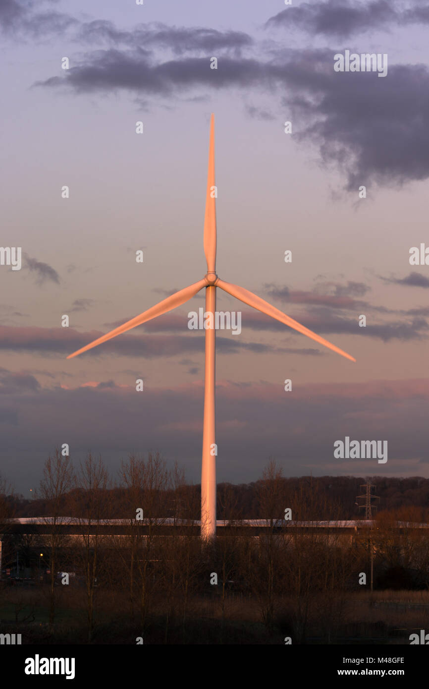 Onshore wind farms hi-res stock photography and images - Alamy