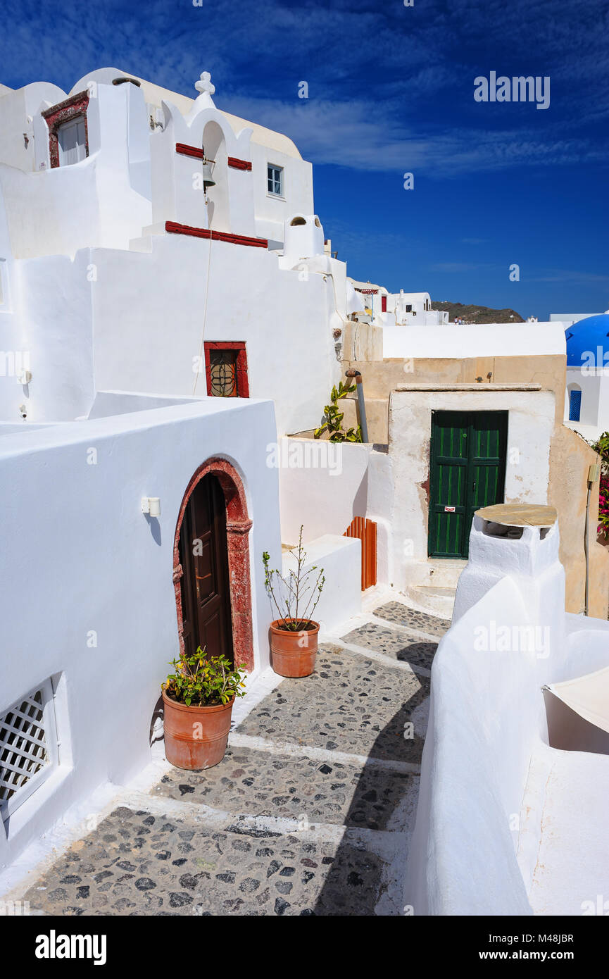 Oia streets and doors Stock Photo - Alamy