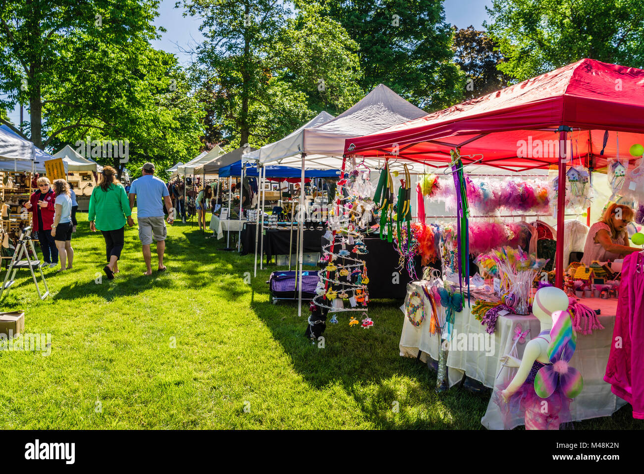 Gallery on the Green Arts & Crafts Show Litchfield, Connecticut, USA ...