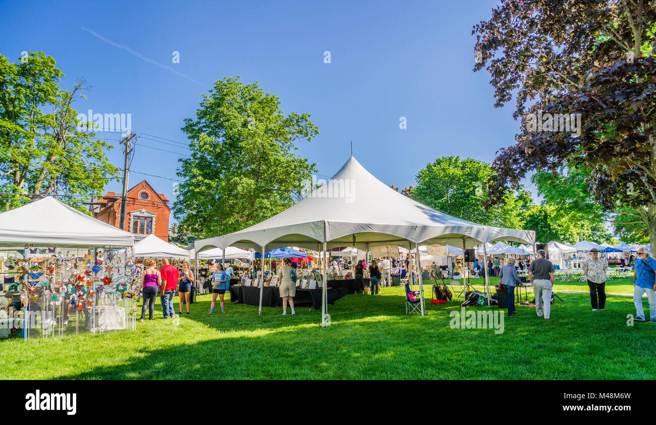 Gallery on the Green Arts & Crafts Show Litchfield, Connecticut, USA ...
