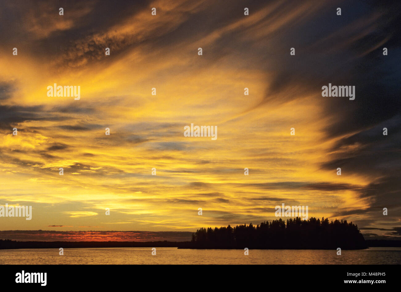 Sunset at Lake Astotin / Elk Island National Park Stock Photo - Alamy