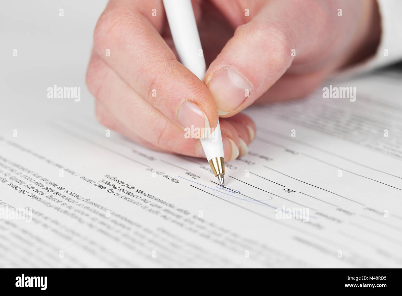 Business woman signing contract Stock Photo - Alamy