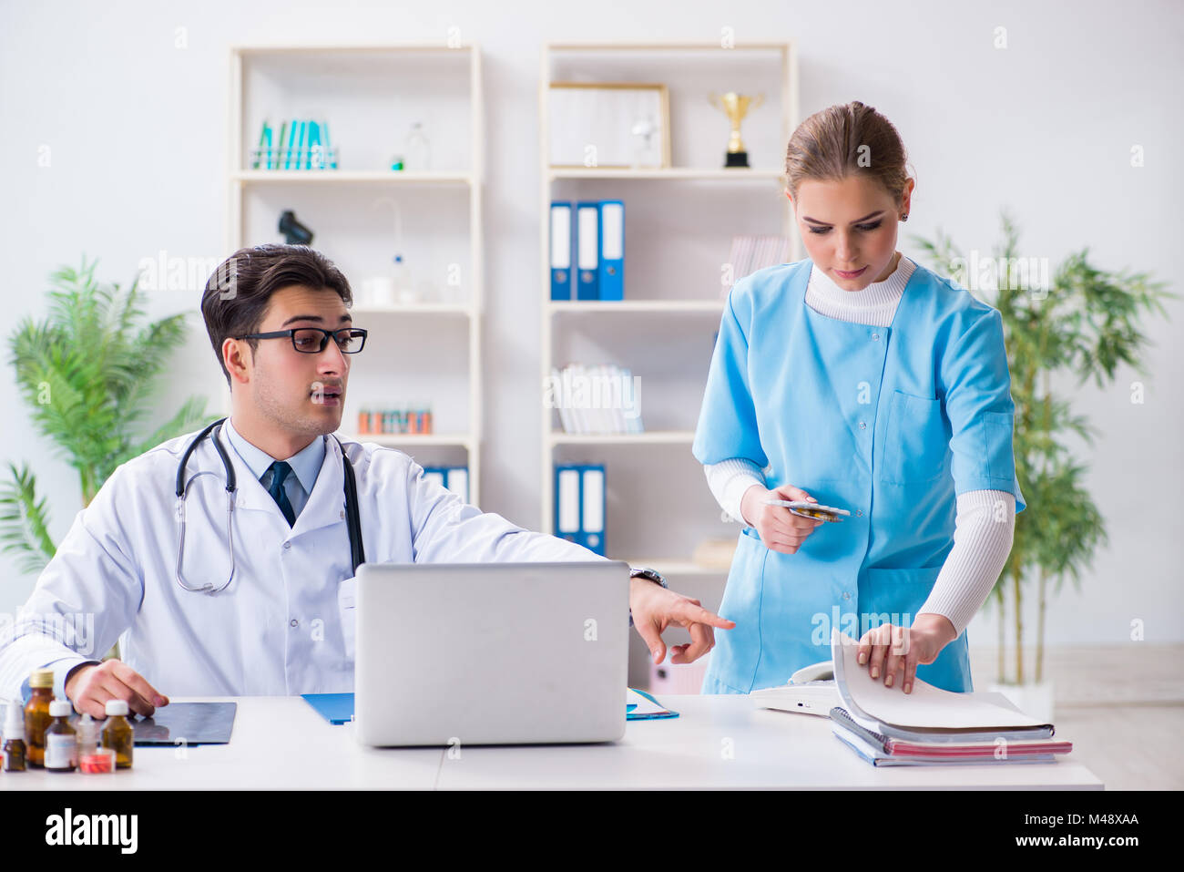 Male and female doctor having discussion in hospital Stock Photo - Alamy