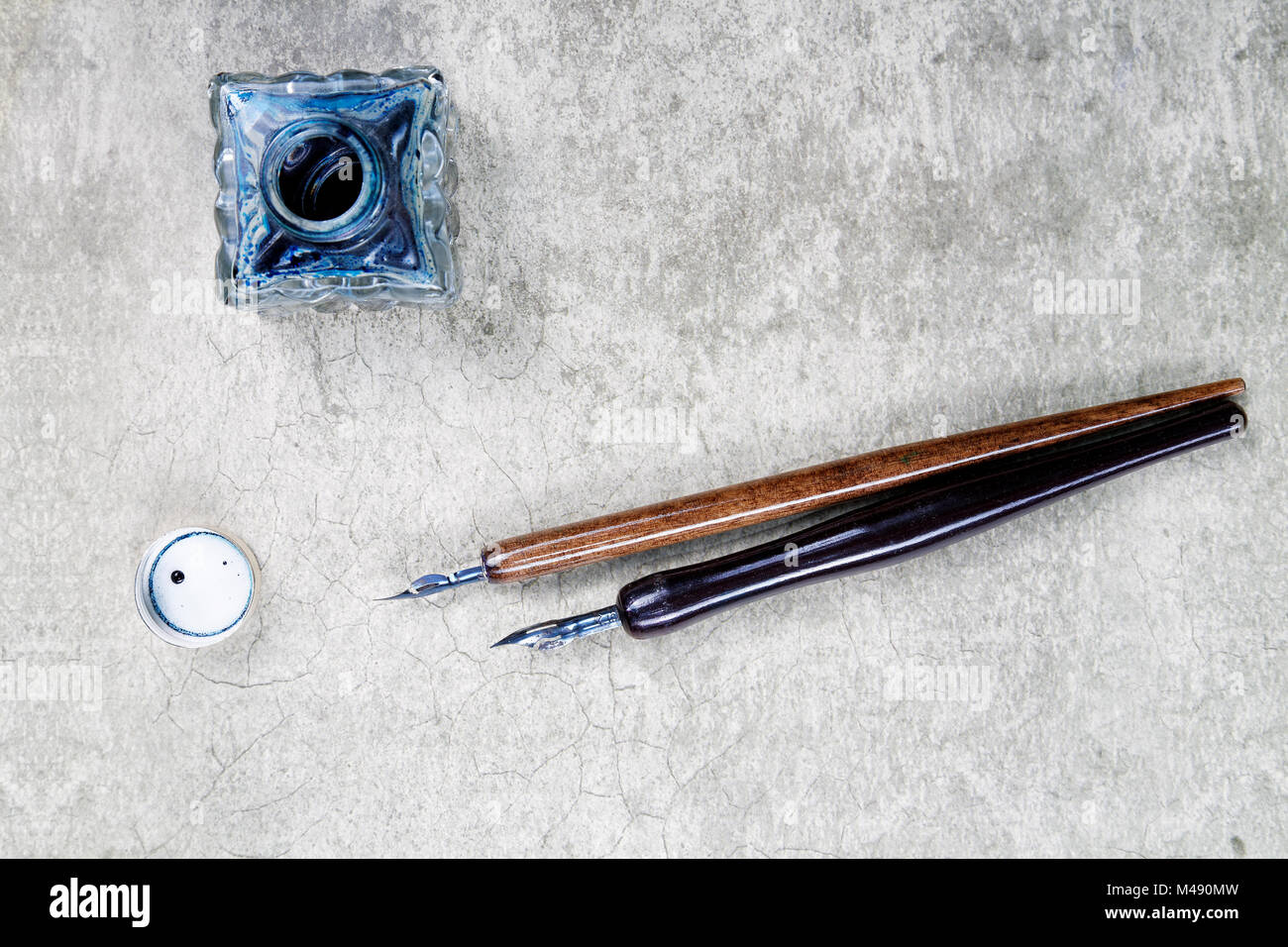 vintage fountain pens and ink on a retro background Stock Photo - Alamy