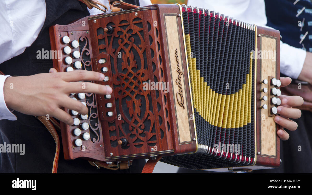 Button accordion hi-res stock photography and images - Alamy