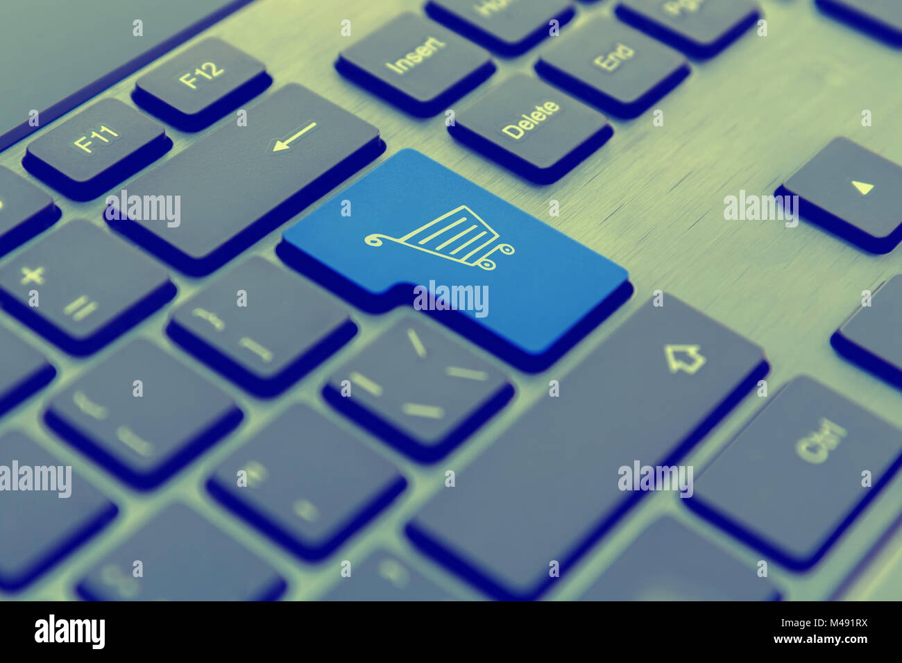 Computer keyboard with online support concept Stock Photo - Alamy