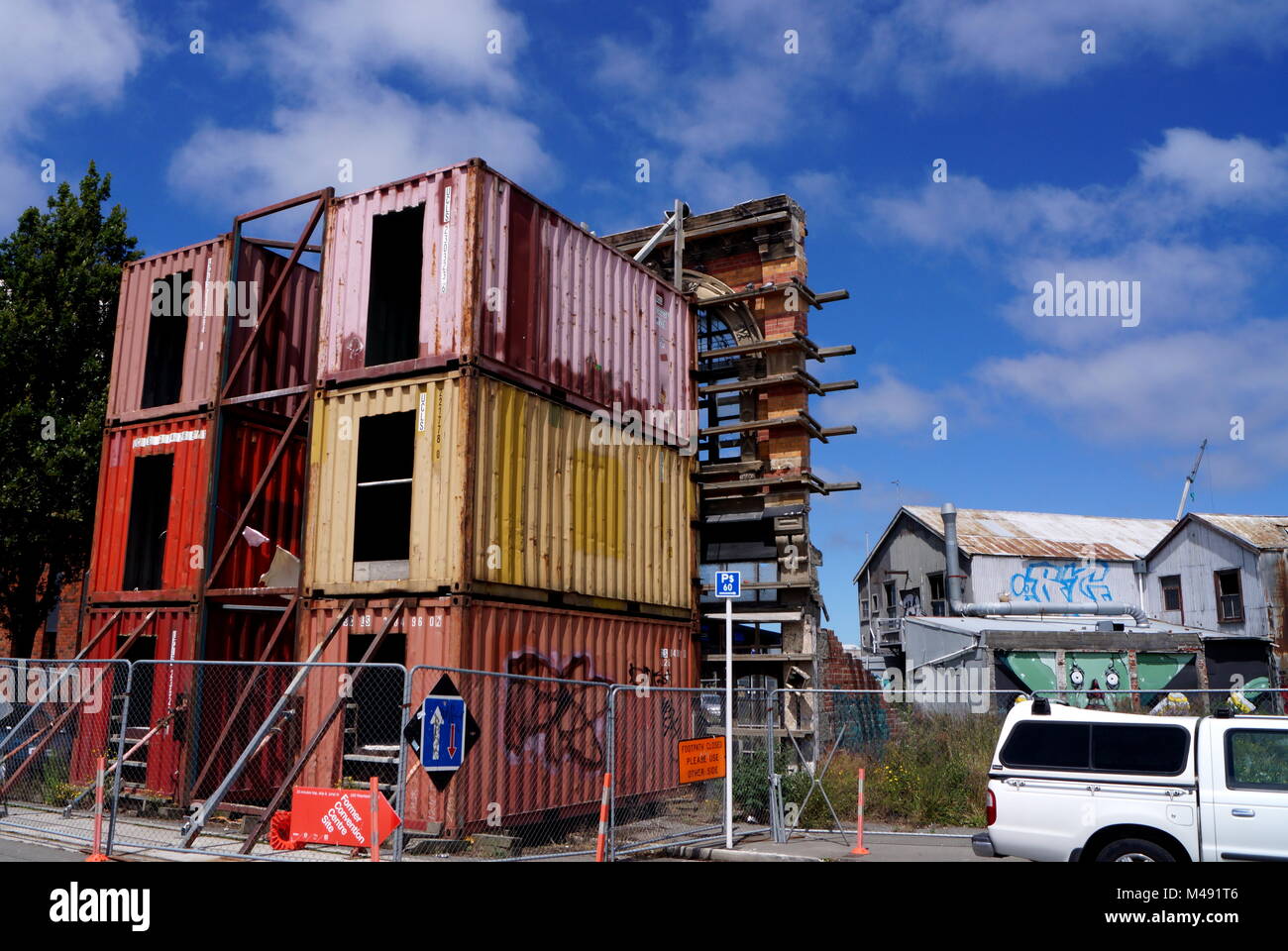 Ship container building hi-res stock photography and images - Alamy