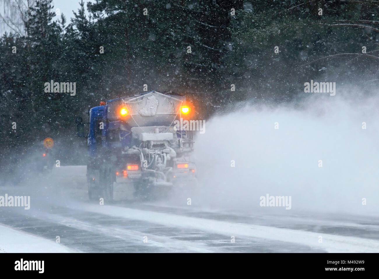 Salt truck highway hi-res stock photography and images - Alamy