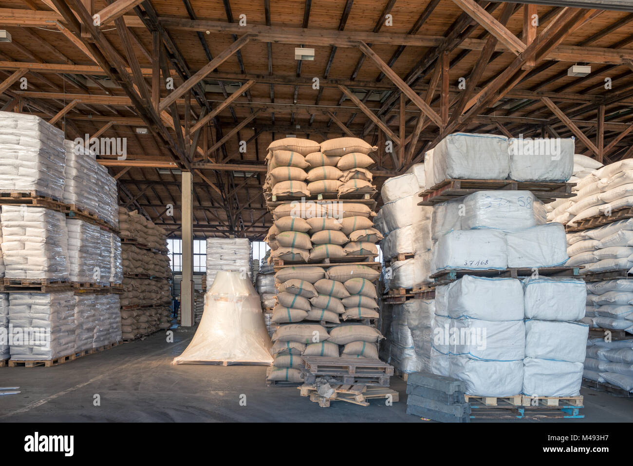 Warehouse for bulk cargo in the harbor of Hamburg Stock Photo - Alamy